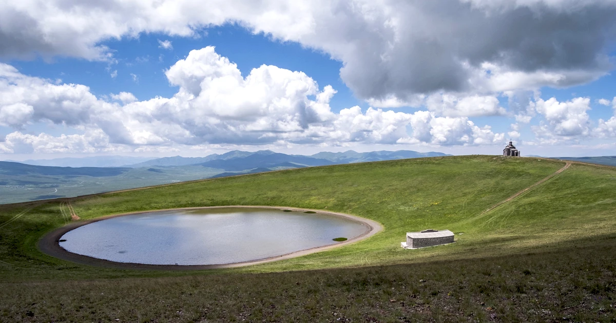 Hiking up Mount Armaghan – Private Tours in Armenia